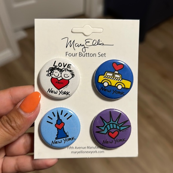Accessories | Nwt New York Buttons Set Of 4 125 Inch Nyc Souvenir Lapel ...